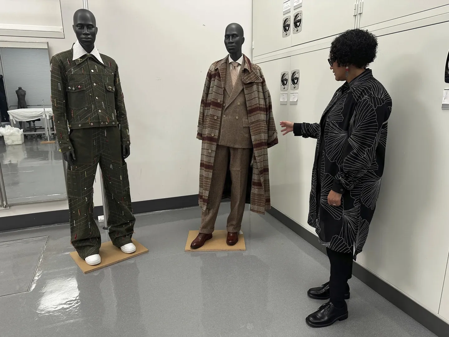 El traje como símbolo: de la Alta Costura Negra al activismo estilizado ...